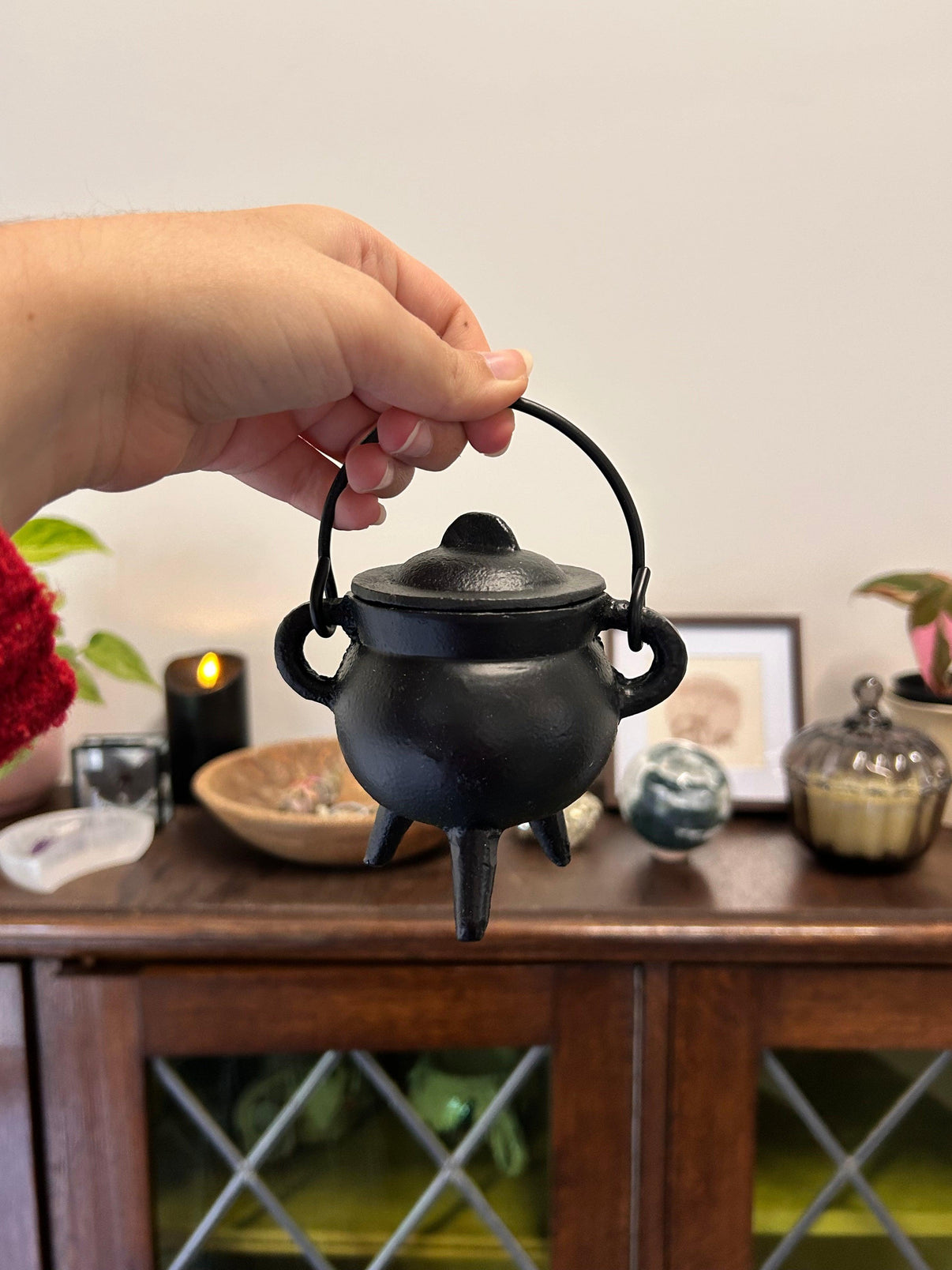 Cast Iron Cauldron - Medium – The Witches' House Subscription Box